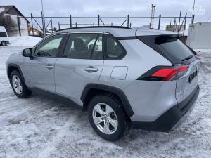 Grey Toyota RAV4 2021 in Kaunas, with an engine capacity of 2.50 L and mileage of 201 thousand km for 20950 €, photo 3 on AUTOMOTO.COM.LV