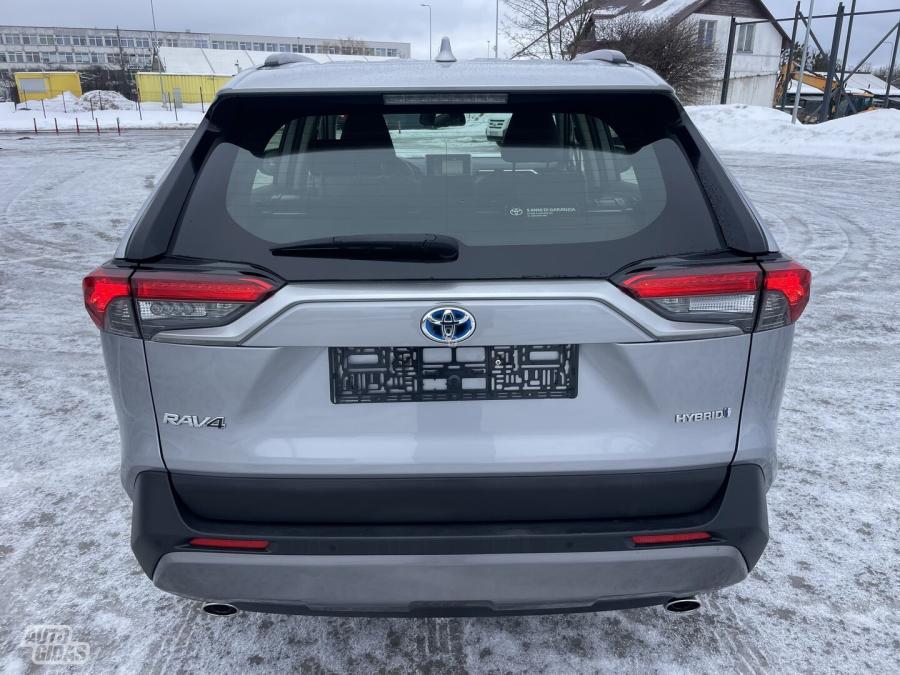 Grey Toyota RAV4 2021 in Kaunas, with an engine capacity of 2.50 L and mileage of 201 thousand km for 20950 €, photo 4 on AUTOMOTO.COM.LV