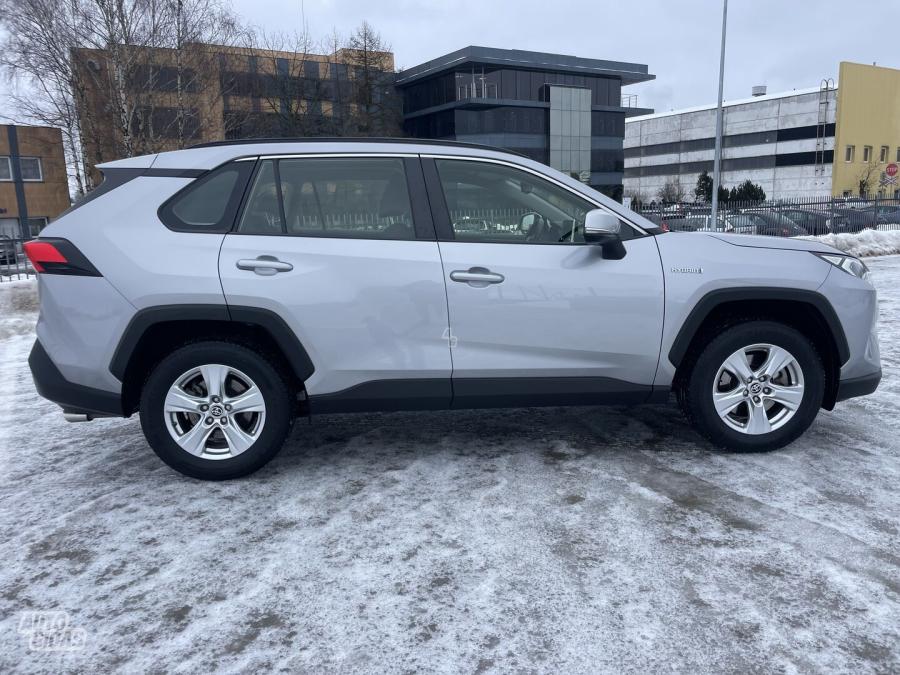 Grey Toyota RAV4 2021 in Kaunas, with an engine capacity of 2.50 L and mileage of 201 thousand km for 20950 €, photo 5 on AUTOMOTO.COM.LV