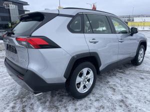 Grey Toyota RAV4 2021 in Kaunas, with an engine capacity of 2.50 L and mileage of 201 thousand km for 20950 €, photo 9 on AUTOMOTO.COM.LV