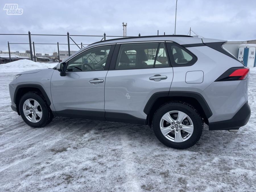 Grey Toyota RAV4 2021 in Kaunas, with an engine capacity of 2.50 L and mileage of 201 thousand km for 20950 €, photo 14 on AUTOMOTO.COM.LV