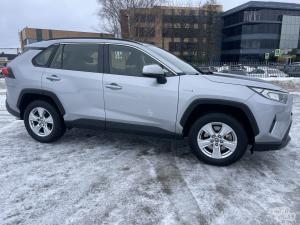 Grey Toyota RAV4 2021 in Kaunas, with an engine capacity of 2.50 L and mileage of 201 thousand km for 20950 €, photo 16 on AUTOMOTO.COM.LV
