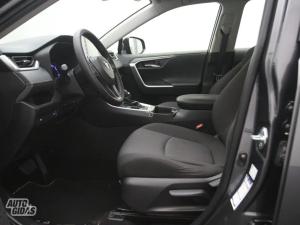 Pelēks Toyota RAV4 2021 Viļņa, ar dzinēja tilpumu 2.50 L un nobraukumu 184 tūkst. km par 23299 €, foto 4 vietnē AUTOMOTO.COM.LV