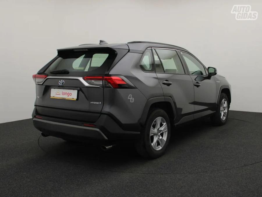 Pelēks Toyota RAV4 2021 Viļņa, ar dzinēja tilpumu 2.50 L un nobraukumu 184 tūkst. km par 23299 €, foto 8 vietnē AUTOMOTO.COM.LV