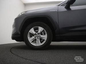 Grey Toyota RAV4 2021 in Vilnius, with an engine capacity of 2.50 L and mileage of 184 thousand km for 23299 €, photo 28 on AUTOMOTO.COM.LV