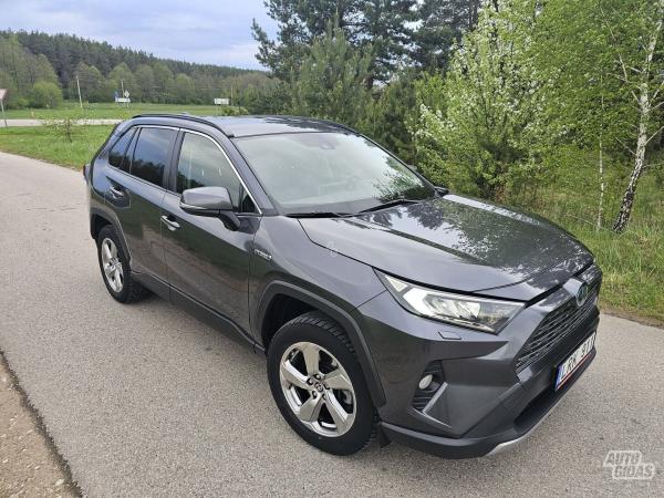 Grey Toyota RAV4 2021 in Vilnius, with an engine capacity of 2.50 L and mileage of 159 thousand km for 24400 €, photo 2 on AUTOMOTO.COM.LV