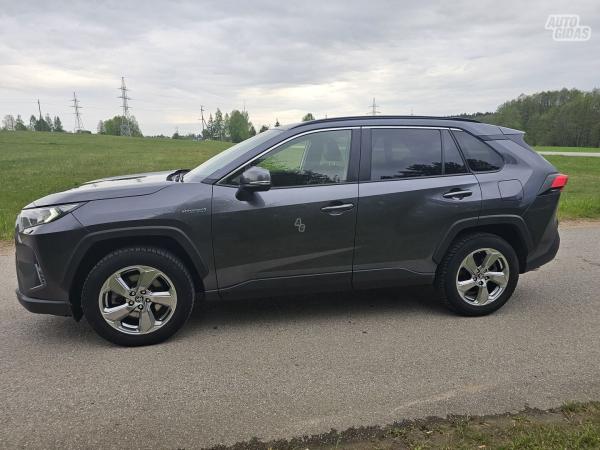 Grey Toyota RAV4 2021 in Vilnius, with an engine capacity of 2.50 L and mileage of 159 thousand km for 24400 €, photo 5 on AUTOMOTO.COM.LV