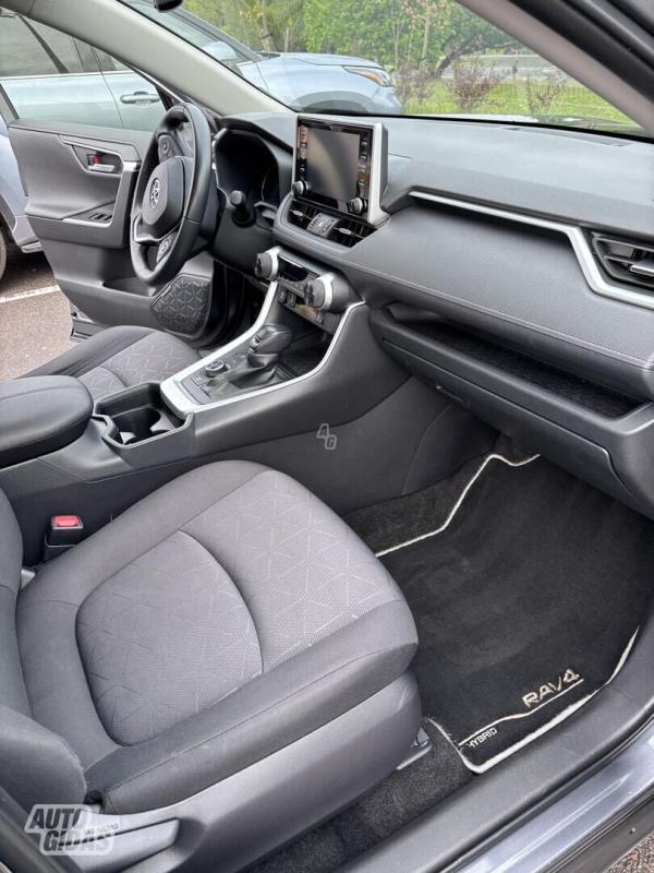 Pelēks Toyota RAV4 2021 Viļņa, ar dzinēja tilpumu 2.50 L un nobraukumu 86 tūkst. km par 28500 €, foto 6 vietnē AUTOMOTO.COM.LV