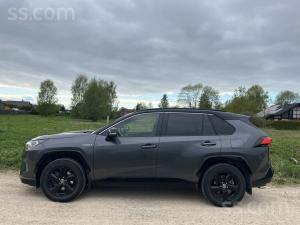 Grey Toyota RAV4 2021 in Riga, with an engine capacity of 2.50 L and mileage of 123 thousand km for 23500 €, photo 5 on AUTOMOTO.COM.LV