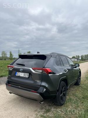 Grey Toyota RAV4 2021 in Riga, with an engine capacity of 2.50 L and mileage of 123 thousand km for 23500 €, photo 6 on AUTOMOTO.COM.LV