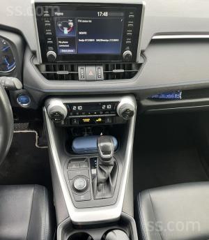 Grey Toyota RAV4 2021 in Riga, with an engine capacity of 2.50 L and mileage of 123 thousand km for 23500 €, photo 8 on AUTOMOTO.COM.LV