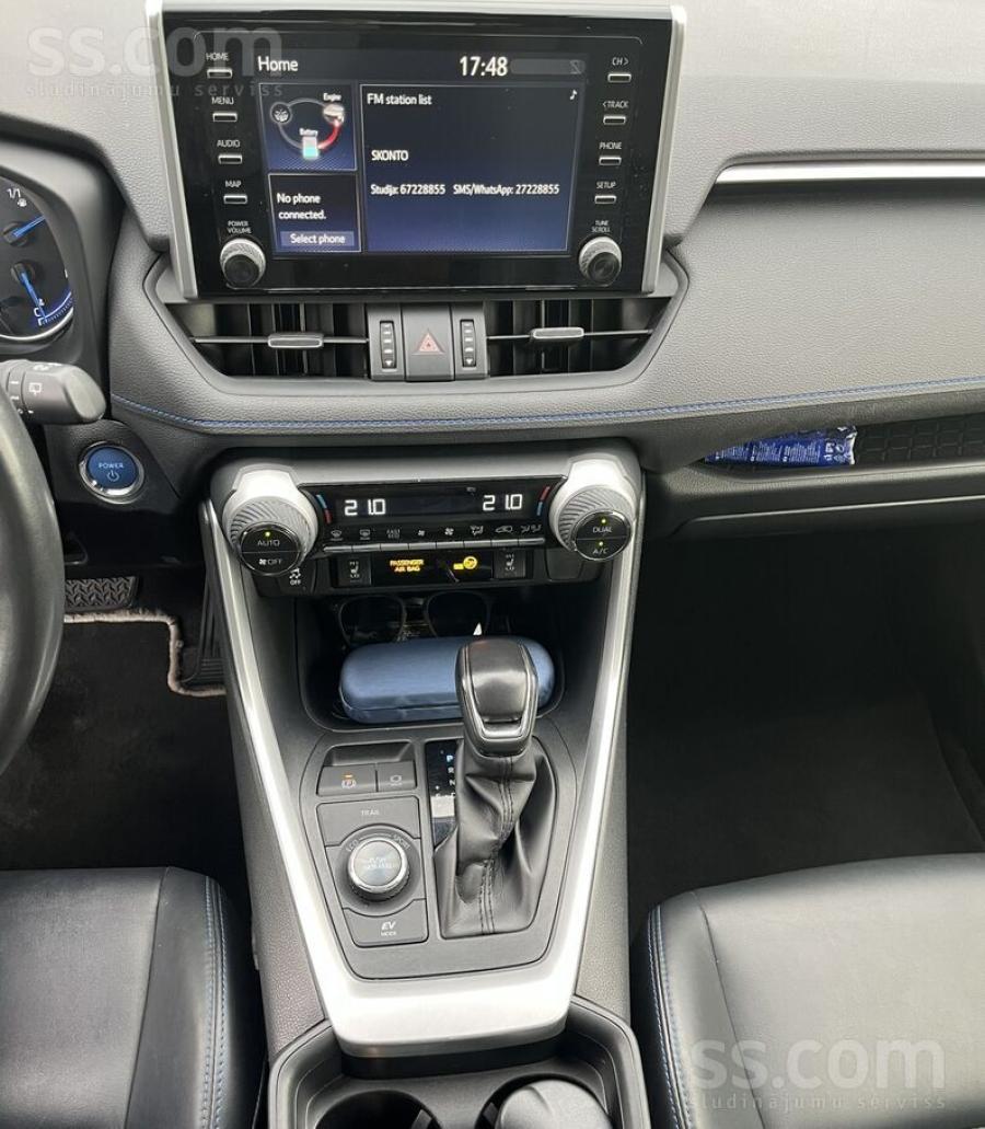 Grey Toyota RAV4 2021 in Riga, with an engine capacity of 2.50 L and mileage of 123 thousand km for 23500 €, photo 8 on AUTOMOTO.COM.LV