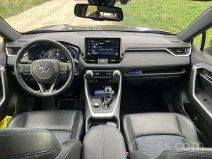 Grey Toyota RAV4 2021 in Riga, with an engine capacity of 2.50 L and mileage of 123 thousand km for 23500 €, photo 9 on AUTOMOTO.COM.LV