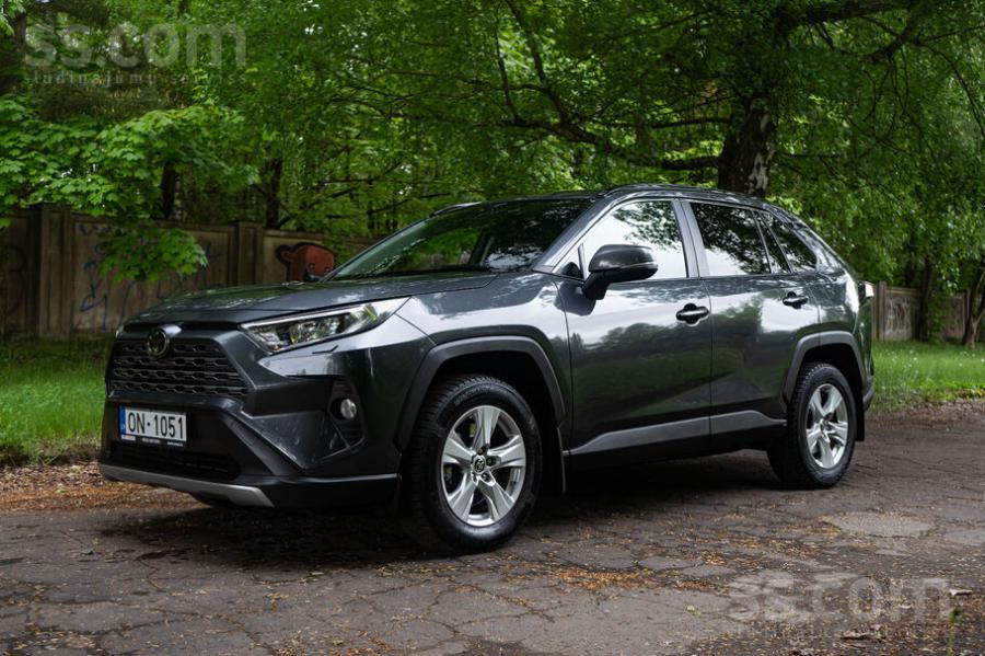Pelēks Toyota RAV4 2021 Rīga, ar dzinēja tilpumu 2.00 L un nobraukumu 66 tūkst. km par 22900 €, foto 1 vietnē AUTOMOTO.COM.LV