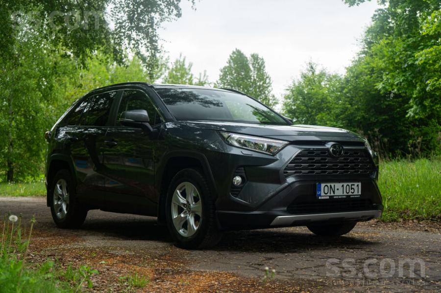 Pelēks Toyota RAV4 2021 Rīga, ar dzinēja tilpumu 2.00 L un nobraukumu 66 tūkst. km par 22900 €, foto 4 vietnē AUTOMOTO.COM.LV