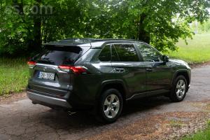 Pelēks Toyota RAV4 2021 Rīga, ar dzinēja tilpumu 2.00 L un nobraukumu 66 tūkst. km par 22900 €, foto 5 vietnē AUTOMOTO.COM.LV