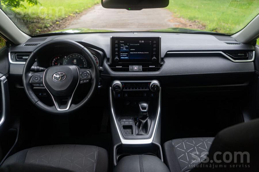 Pelēks Toyota RAV4 2021 Rīga, ar dzinēja tilpumu 2.00 L un nobraukumu 66 tūkst. km par 22900 €, foto 11 vietnē AUTOMOTO.COM.LV
