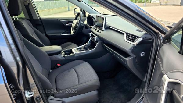 Pelēks Toyota RAV4 2021 Tallina, ar dzinēja tilpumu 2.00 L un nobraukumu 69 tūkst. km par 24900 €, foto 9 vietnē AUTOMOTO.COM.LV