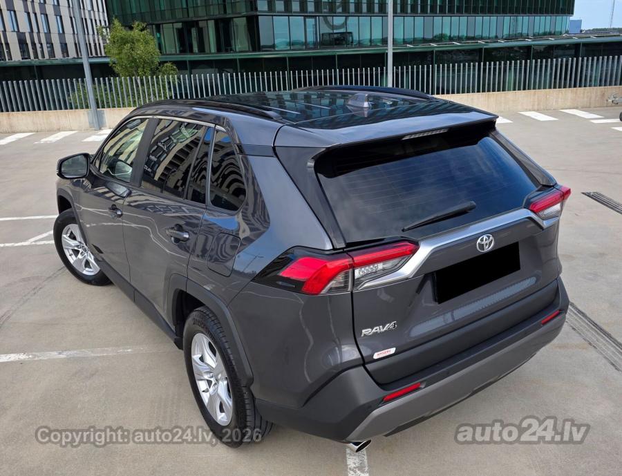 Pelēks Toyota RAV4 2021 Tallina, ar dzinēja tilpumu 2.00 L un nobraukumu 69 tūkst. km par 24900 €, foto 3 vietnē AUTOMOTO.COM.LV