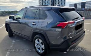 Pelēks Toyota RAV4 2021 Tallina, ar dzinēja tilpumu 2.00 L un nobraukumu 69 tūkst. km par 24900 €, foto 4 vietnē AUTOMOTO.COM.LV