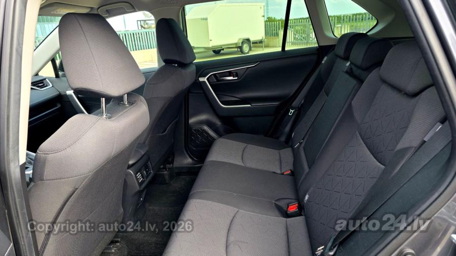Pelēks Toyota RAV4 2021 Tallina, ar dzinēja tilpumu 2.00 L un nobraukumu 69 tūkst. km par 24900 €, foto 12 vietnē AUTOMOTO.COM.LV