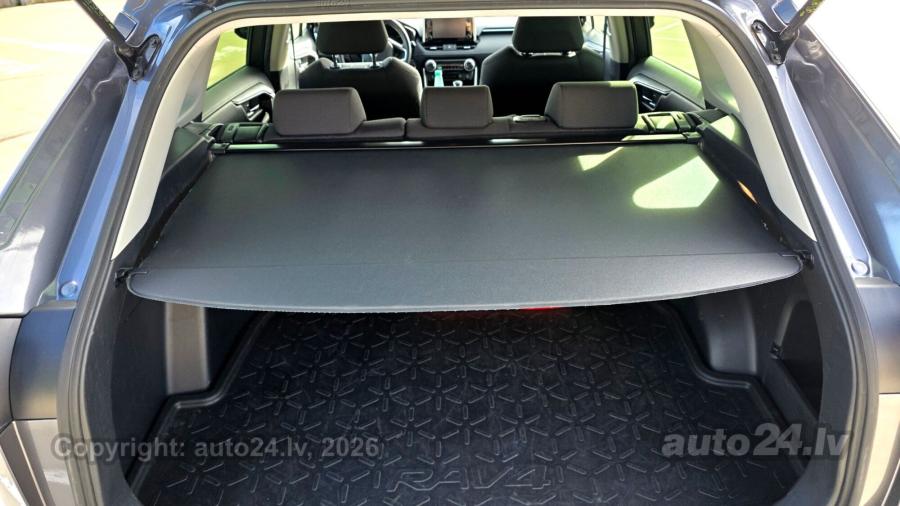 Pelēks Toyota RAV4 2021 Tallina, ar dzinēja tilpumu 2.00 L un nobraukumu 69 tūkst. km par 24900 €, foto 15 vietnē AUTOMOTO.COM.LV