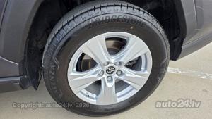 Pelēks Toyota RAV4 2021 Tallina, ar dzinēja tilpumu 2.00 L un nobraukumu 69 tūkst. km par 24900 €, foto 17 vietnē AUTOMOTO.COM.LV