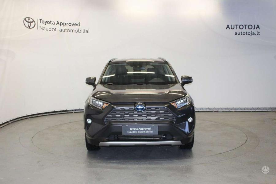 Grey Toyota RAV4 2021 in Kaunas, with an engine capacity of 2.49 L and mileage of 160 thousand km for 27500 €, photo 6 on AUTOMOTO.COM.LV