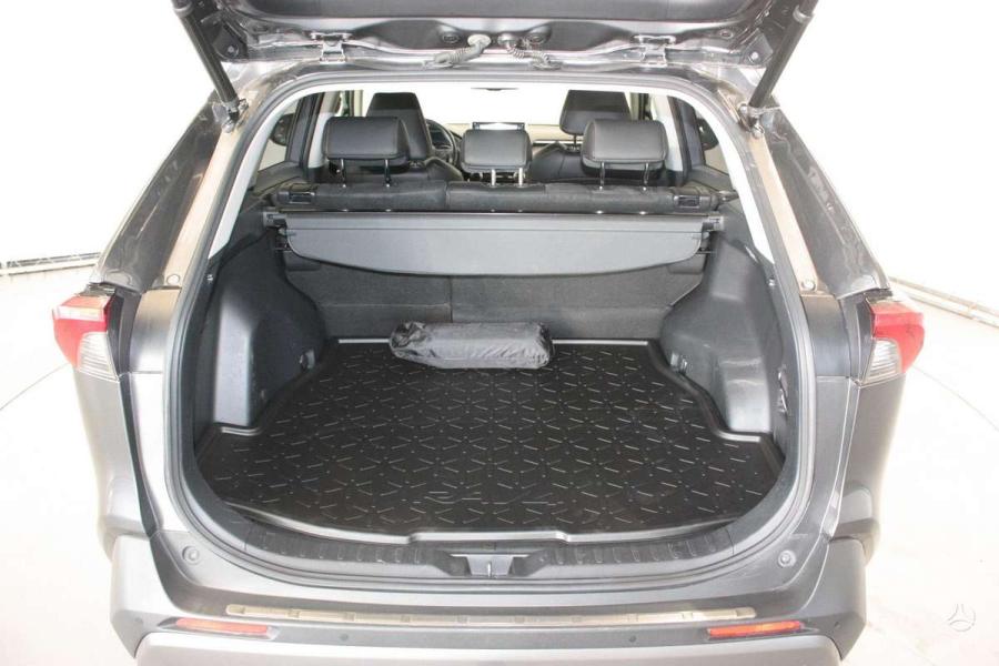 Grey Toyota RAV4 2021 in Kaunas, with an engine capacity of 2.49 L and mileage of 160 thousand km for 27500 €, photo 11 on AUTOMOTO.COM.LV
