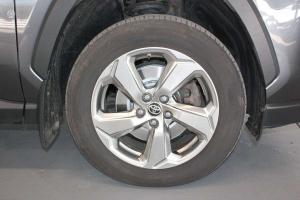 Grey Toyota RAV4 2021 in Kaunas, with an engine capacity of 2.49 L and mileage of 160 thousand km for 27500 €, photo 16 on AUTOMOTO.COM.LV