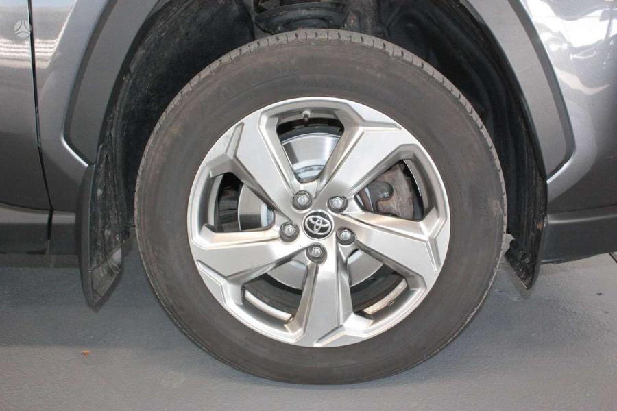 Grey Toyota RAV4 2021 in Kaunas, with an engine capacity of 2.49 L and mileage of 160 thousand km for 27500 €, photo 16 on AUTOMOTO.COM.LV