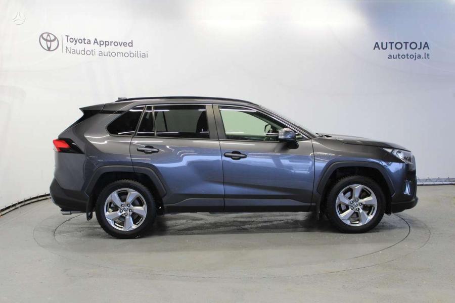 Grey Toyota RAV4 2021 in Kaunas, with an engine capacity of 2.49 L and mileage of 160 thousand km for 27500 €, photo 17 on AUTOMOTO.COM.LV