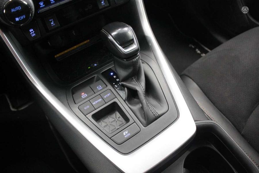 Grey Toyota RAV4 2021 in Kaunas, with an engine capacity of 2.49 L and mileage of 160 thousand km for 27500 €, photo 28 on AUTOMOTO.COM.LV