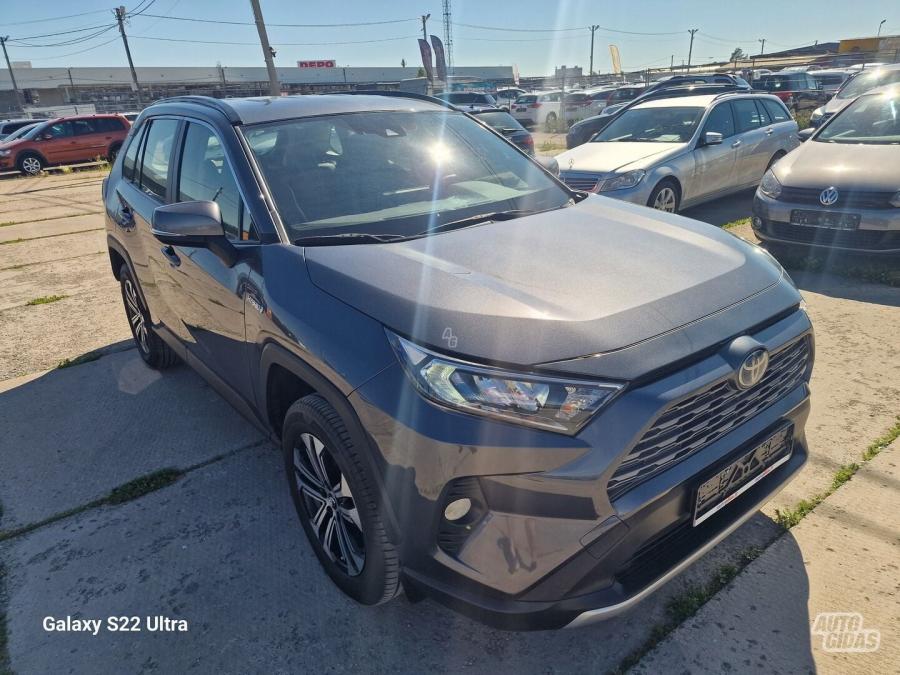 Grey Toyota RAV4 2021 in Kaunas, with an engine capacity of 2.50 L and mileage of 86 thousand km for 26900 €, photo 1 on AUTOMOTO.COM.LV