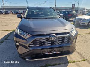 Grey Toyota RAV4 2021 in Kaunas, with an engine capacity of 2.50 L and mileage of 86 thousand km for 26900 €, photo 3 on AUTOMOTO.COM.LV