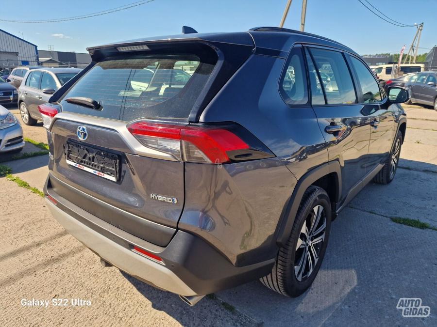Grey Toyota RAV4 2021 in Kaunas, with an engine capacity of 2.50 L and mileage of 86 thousand km for 26900 €, photo 4 on AUTOMOTO.COM.LV