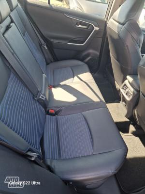 Grey Toyota RAV4 2021 in Kaunas, with an engine capacity of 2.50 L and mileage of 86 thousand km for 26900 €, photo 5 on AUTOMOTO.COM.LV