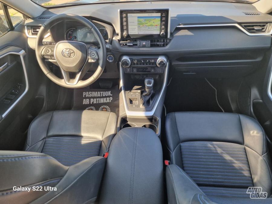 Grey Toyota RAV4 2021 in Kaunas, with an engine capacity of 2.50 L and mileage of 86 thousand km for 26900 €, photo 8 on AUTOMOTO.COM.LV