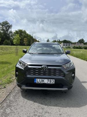 Grey Toyota RAV4 2021 in Alytus, with an engine capacity of 1.99 L and mileage of 51 thousand km for 23300 €, photo 4 on AUTOMOTO.COM.LV