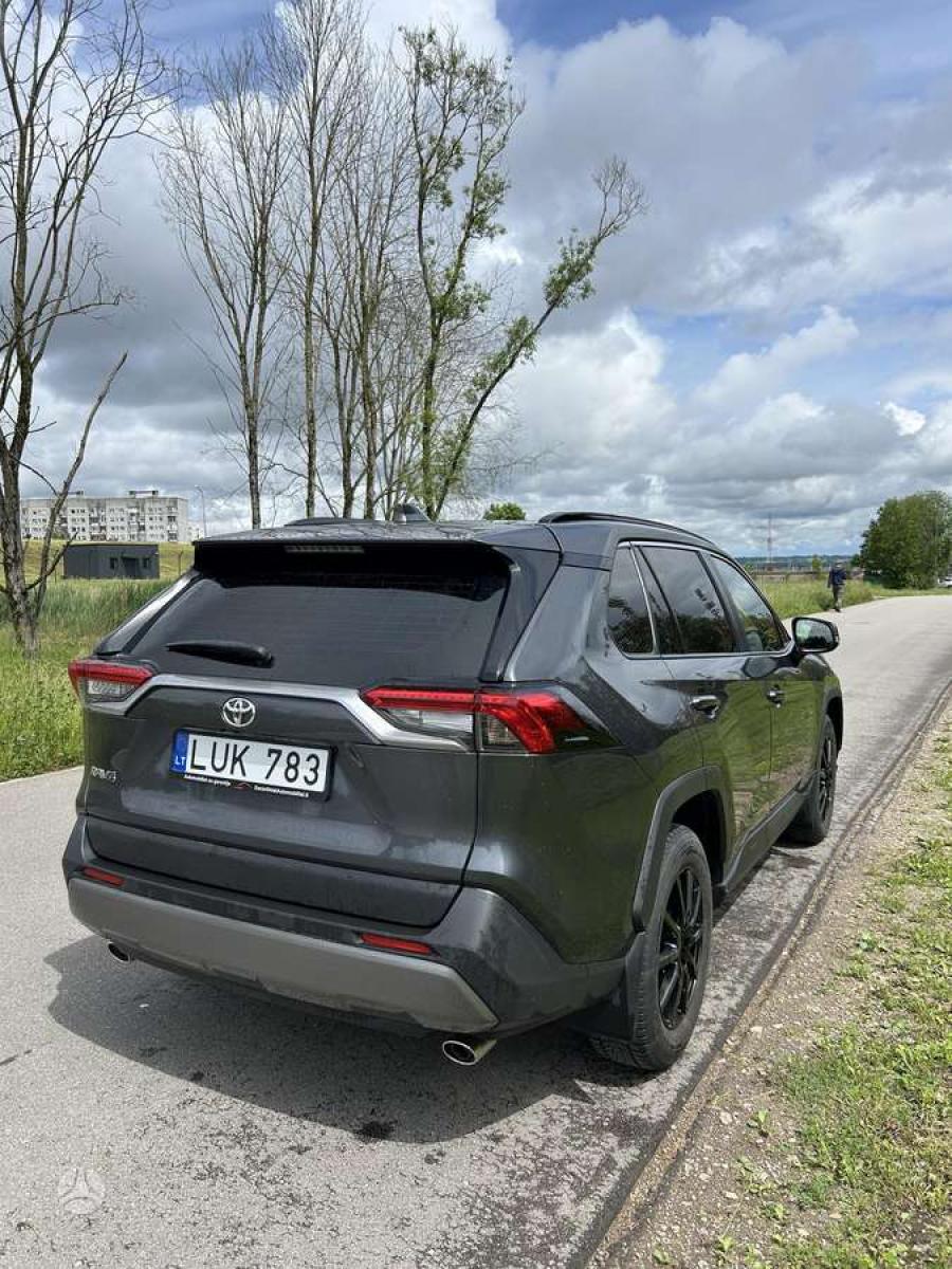 Grey Toyota RAV4 2021 in Alytus, with an engine capacity of 1.99 L and mileage of 51 thousand km for 23300 €, photo 5 on AUTOMOTO.COM.LV
