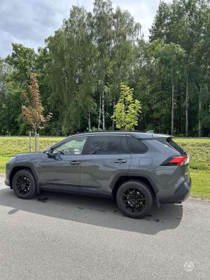 Grey Toyota RAV4 2021 in Alytus, with an engine capacity of 1.99 L and mileage of 51 thousand km for 23300 €, photo 7 on AUTOMOTO.COM.LV
