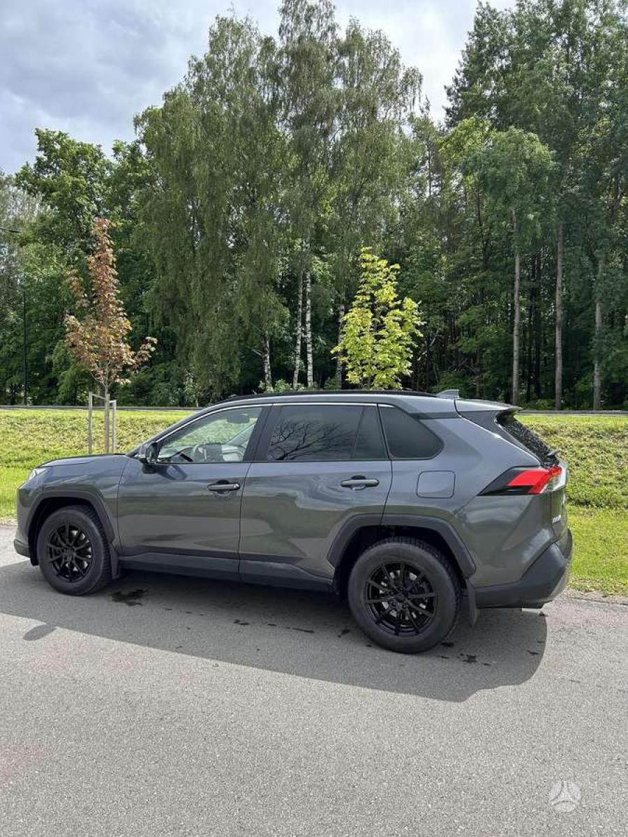 Grey Toyota RAV4 2021 in Alytus, with an engine capacity of 1.99 L and mileage of 51 thousand km for 23300 €, photo 7 on AUTOMOTO.COM.LV