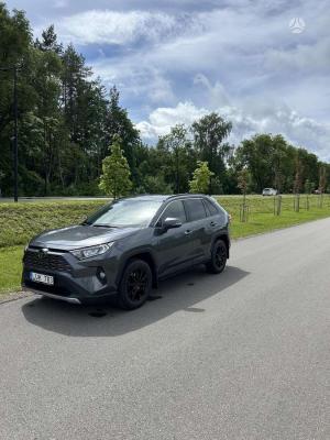 Grey Toyota RAV4 2021 in Alytus, with an engine capacity of 1.99 L and mileage of 51 thousand km for 23300 €, photo 8 on AUTOMOTO.COM.LV