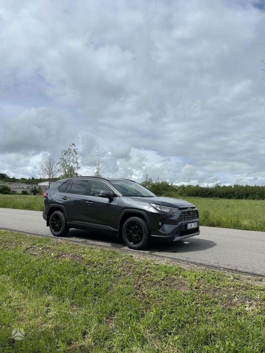 Grey Toyota RAV4 2021 in Alytus, with an engine capacity of 1.99 L and mileage of 51 thousand km for 23300 €, photo 9 on AUTOMOTO.COM.LV