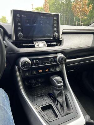 Grey Toyota RAV4 2021 in Alytus, with an engine capacity of 1.99 L and mileage of 51 thousand km for 23300 €, photo 14 on AUTOMOTO.COM.LV
