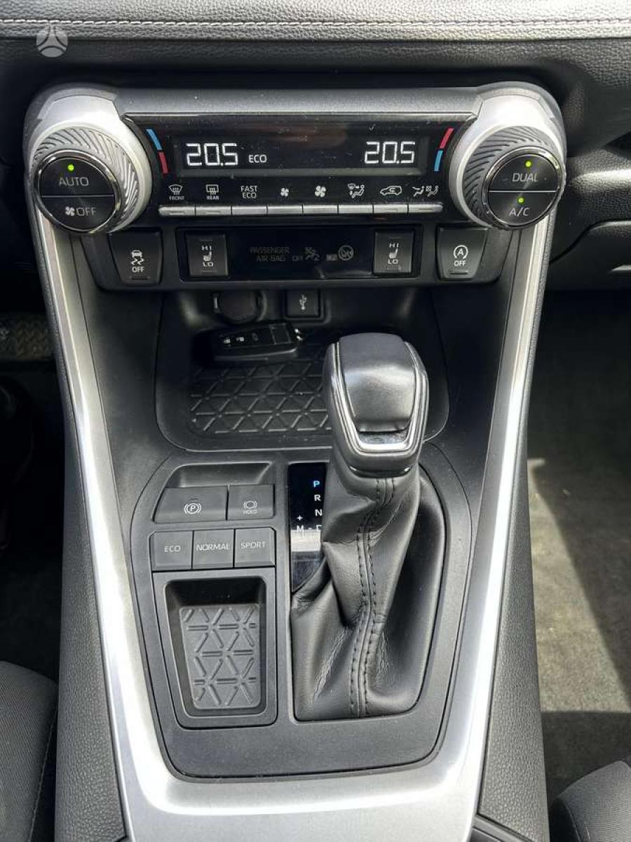 Grey Toyota RAV4 2021 in Alytus, with an engine capacity of 1.99 L and mileage of 51 thousand km for 23300 €, photo 15 on AUTOMOTO.COM.LV