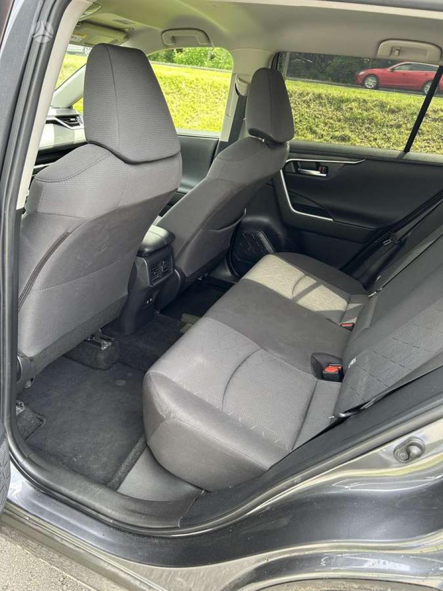 Grey Toyota RAV4 2021 in Alytus, with an engine capacity of 1.99 L and mileage of 51 thousand km for 23300 €, photo 18 on AUTOMOTO.COM.LV