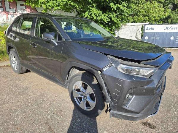 Pelēks Toyota RAV4 2021 Šauļi, ar dzinēja tilpumu 1.99 L un nobraukumu 101 tūkst. km par 14099 €, foto 1 vietnē AUTOMOTO.COM.LV