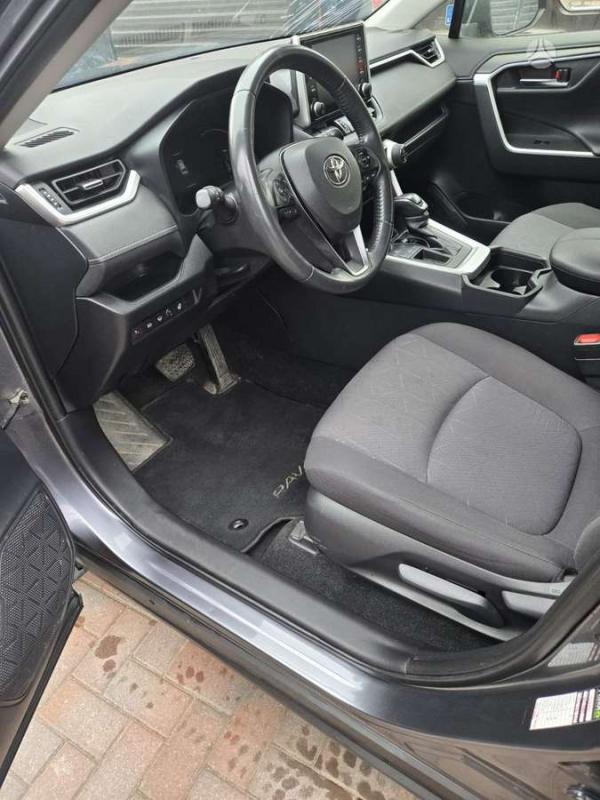 Pelēks Toyota RAV4 2021 Šauļi, ar dzinēja tilpumu 1.99 L un nobraukumu 101 tūkst. km par 14099 €, foto 6 vietnē AUTOMOTO.COM.LV