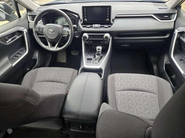 Pelēks Toyota RAV4 2021 Šauļi, ar dzinēja tilpumu 1.99 L un nobraukumu 101 tūkst. km par 14099 €, foto 7 vietnē AUTOMOTO.COM.LV